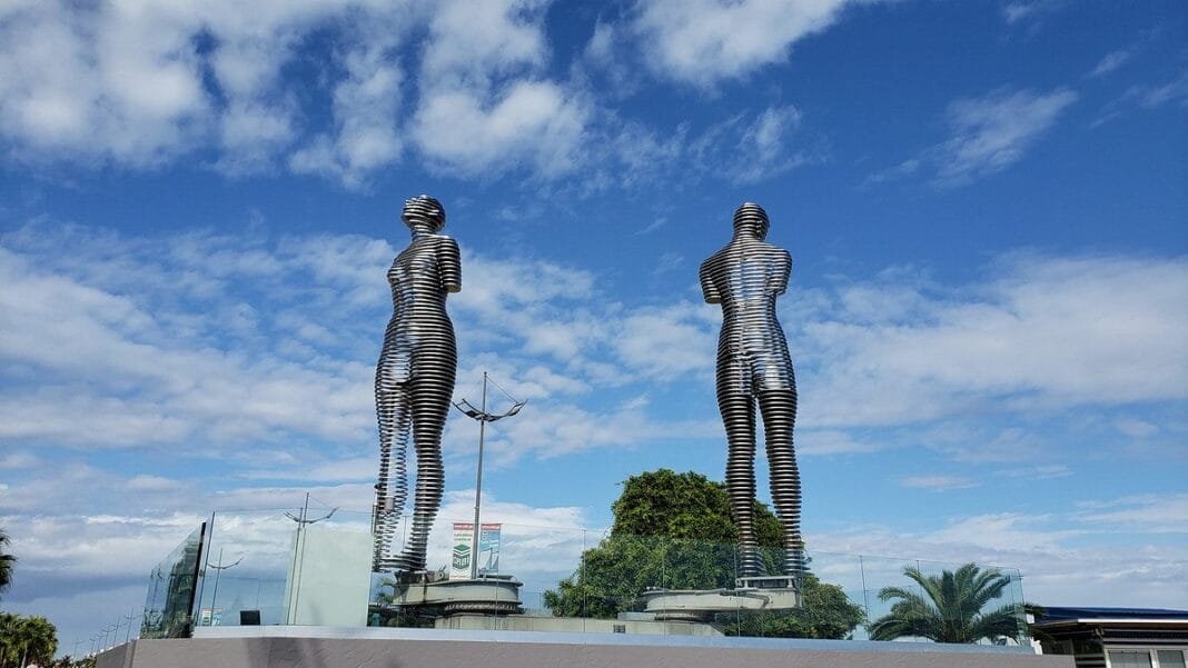 Ali and Nino Statue: The Meeting of Cultures, Love, and Motion ...