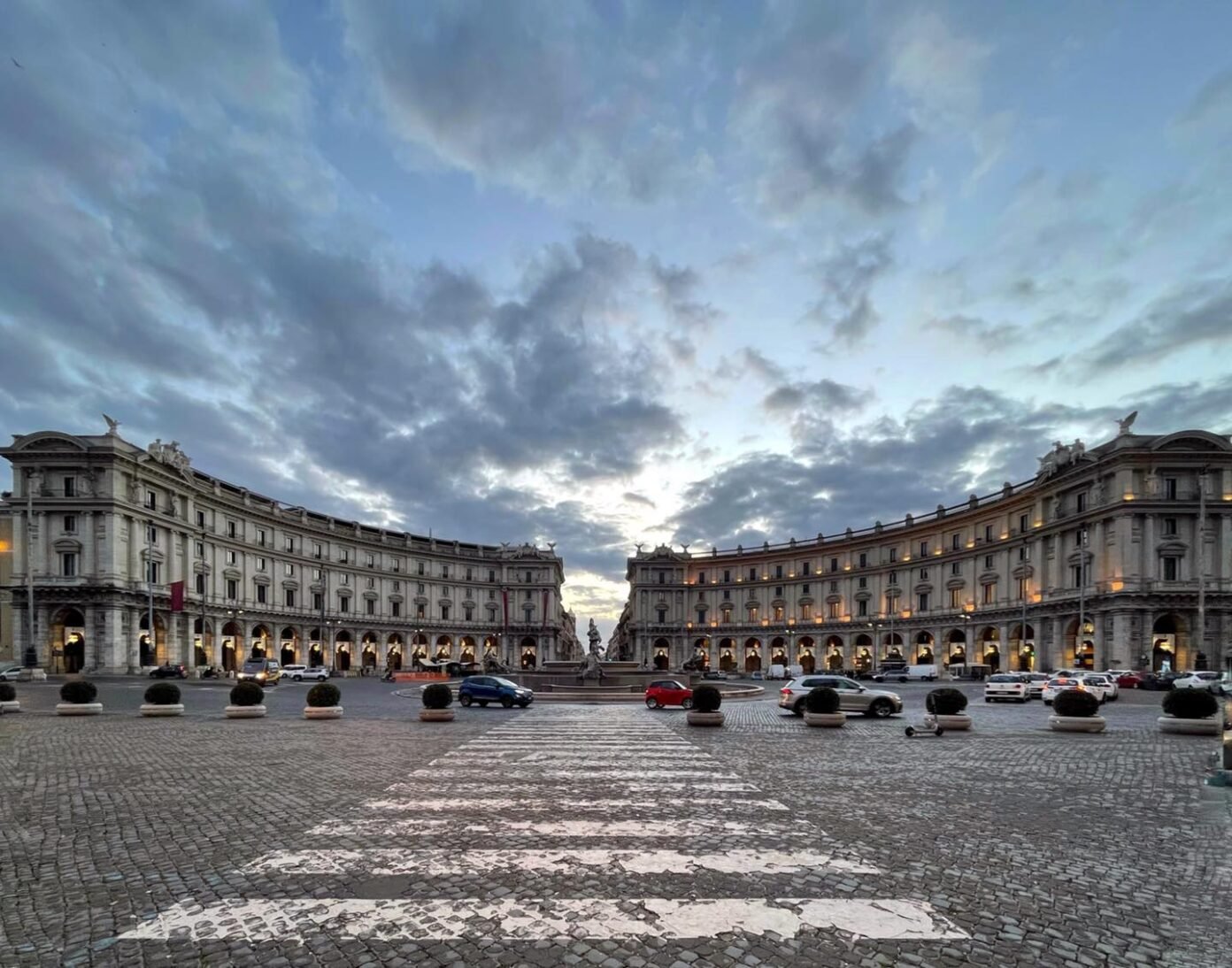 Piazza Della Repubblica | Travelertopia